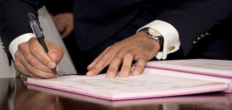 ¿Cómo otorgar poderes correctamente en España? - Letslaw